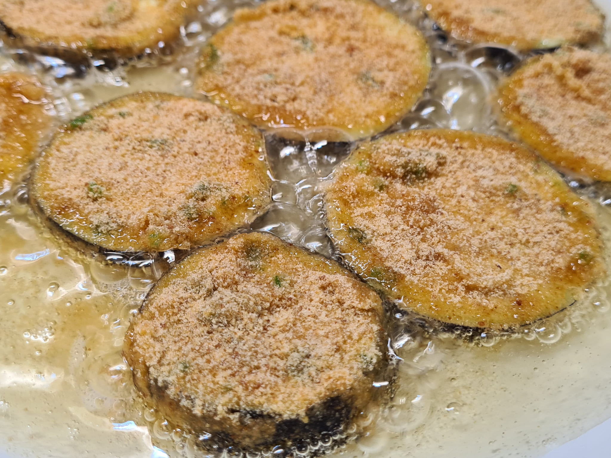 Aubergine lecker zubereiten - Panierte Auberginen-Taler - Mehr Genuss