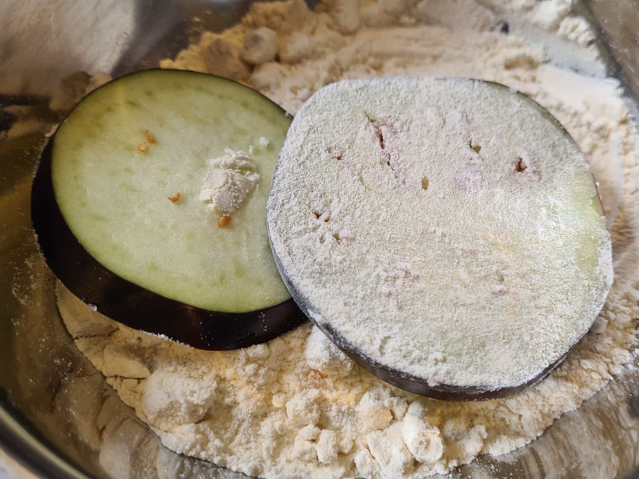 Aubergine lecker zubereiten - Panierte Auberginen-Taler - Mehr Genuss