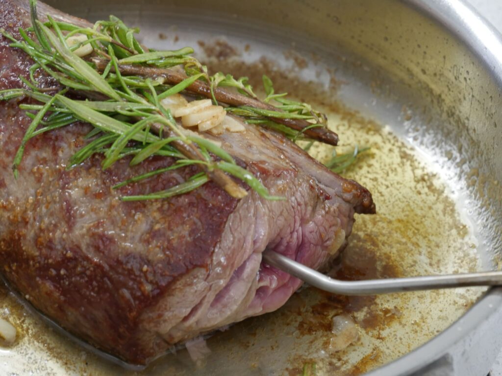 Lammfilet braten - perfekt rosa zubereiten - Mehr Genuss