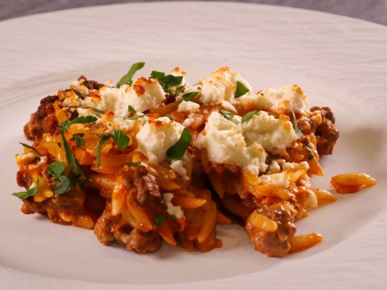 Kritharaki Auflauf mit Hackfleisch & Joghurt - Mehr Genuss